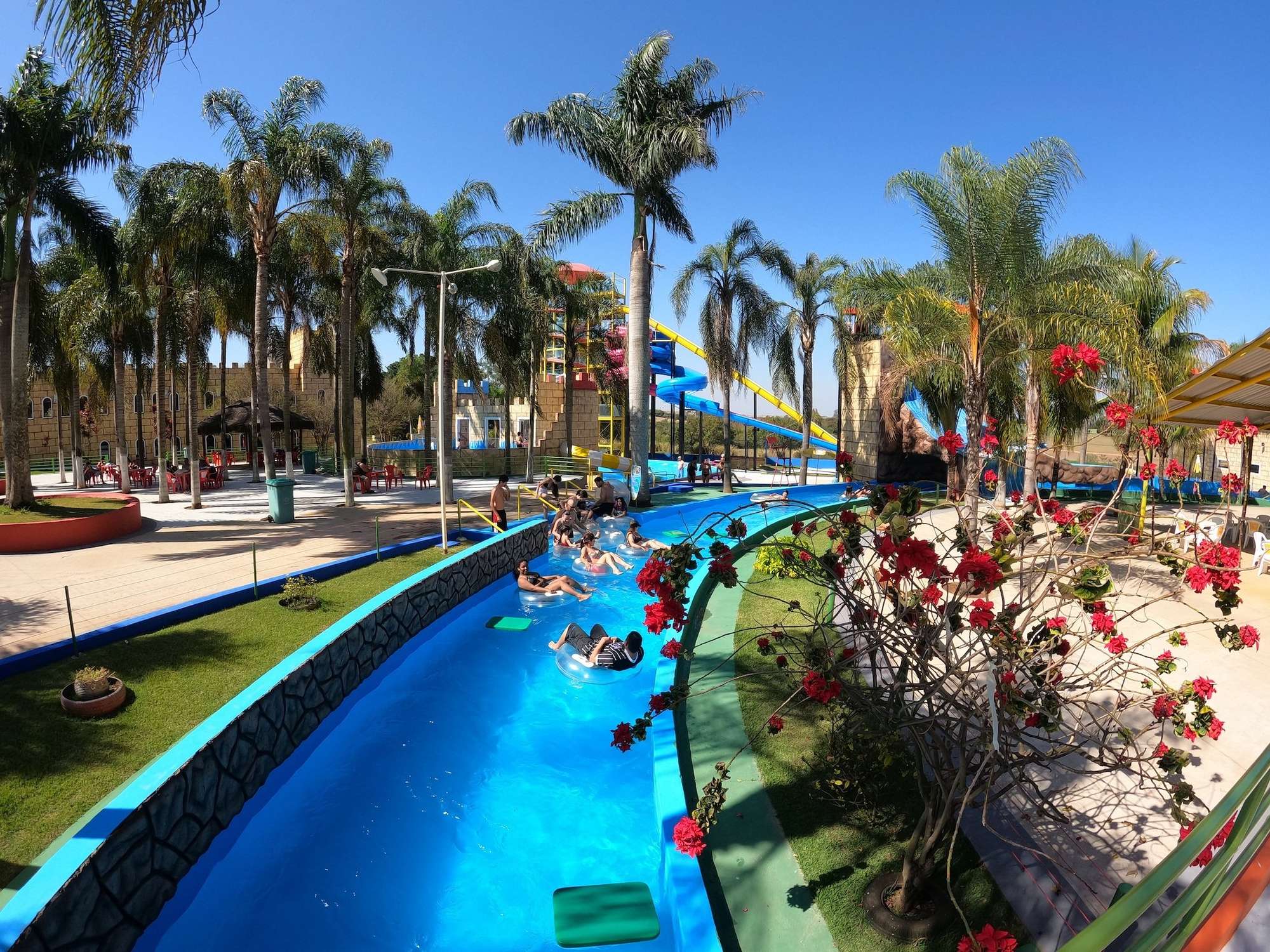 6 atrações perfeitas para se refrescar no Castelo Park Aquático