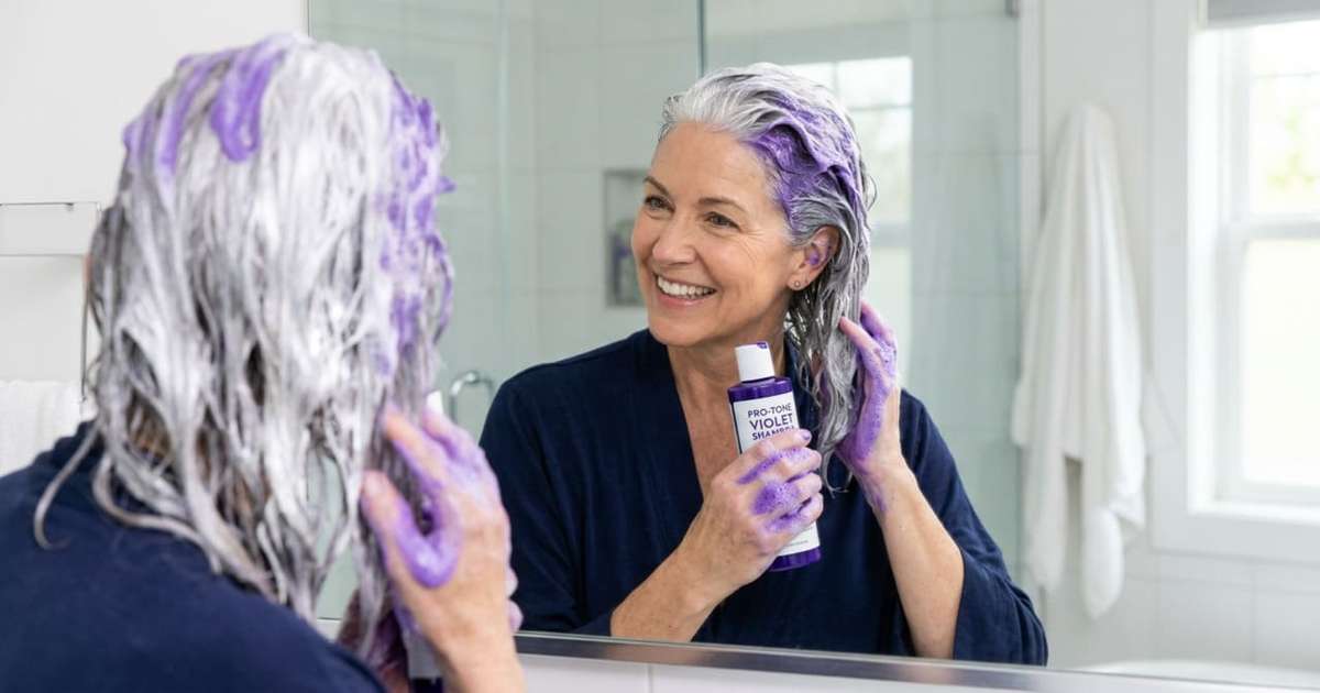 Por que se deve usar shampoo roxo no cabelo grisalho e como aplicar do ...