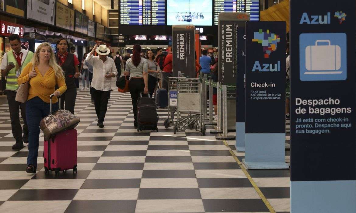 Azul reajusta tarifa para despacho de bagagens; veja valores e saiba ...