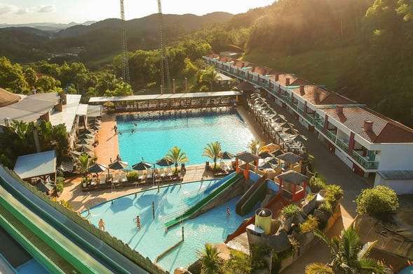15 parques aquáticos no Brasil para se refrescar no verão