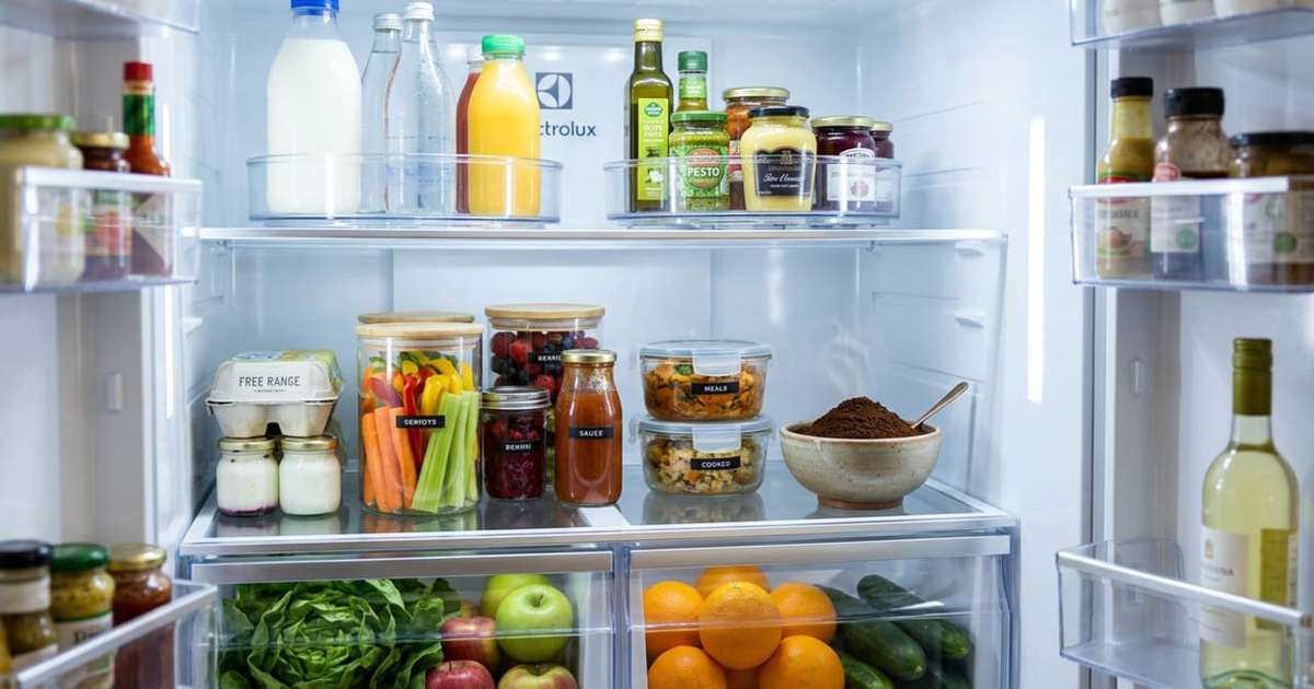 Nas casas mais organizadas a geladeira não tem mau cheiro porque usam ...