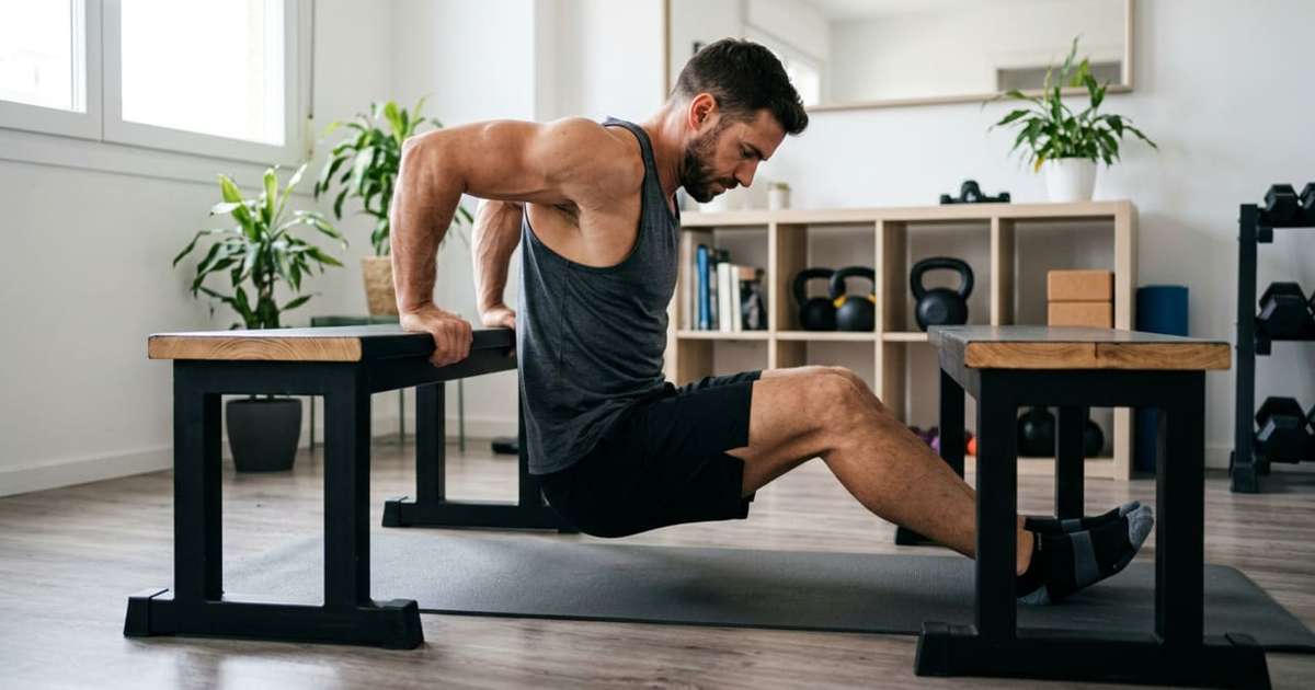Nem flexão, nem supino. Este exercício simples fortalece os braços e ...
