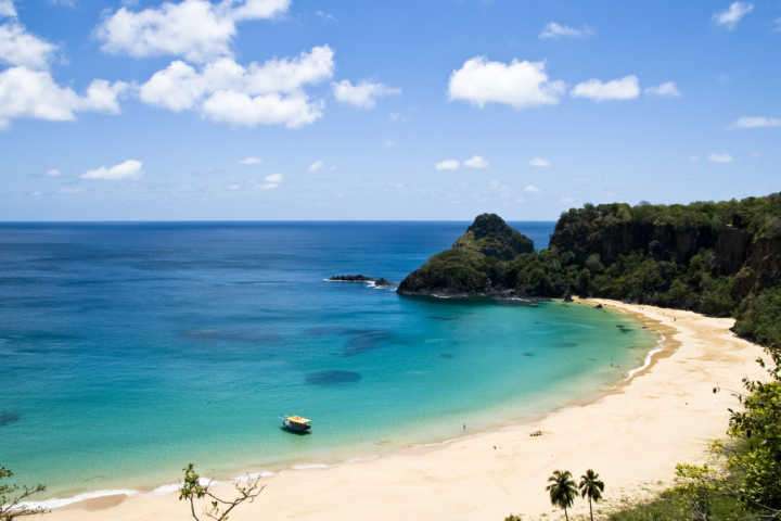 As 10 praias mais bonitas do Brasil que você precisa conhecer urgente