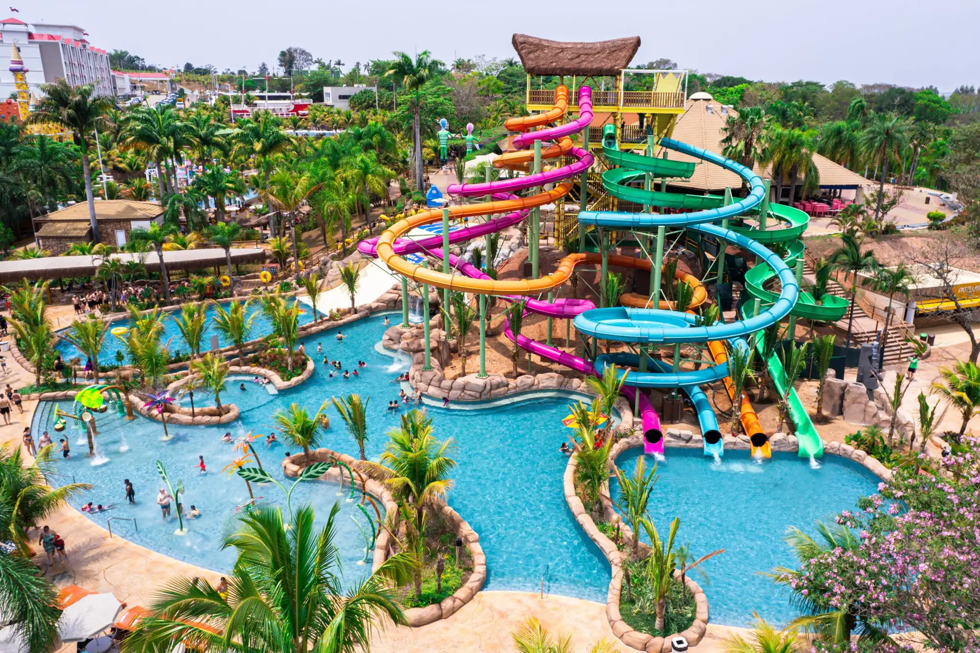 Parque aquático no interior de SP promove festival com grupo É o Tchan