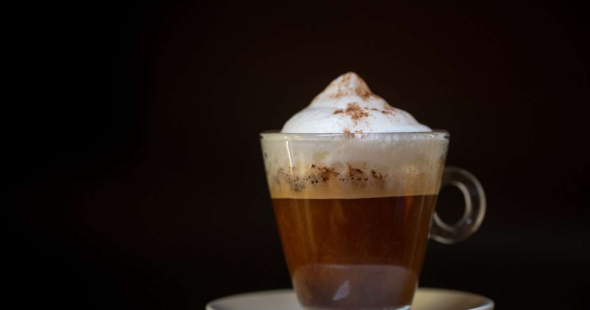 Faça um mocaccino cremoso em casa em 5 minutos com só 4 ingredientes
